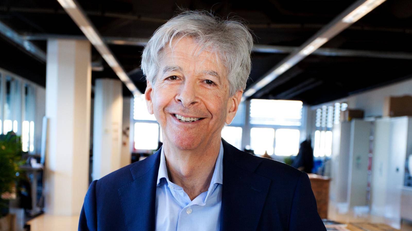 Ronald Plasterk: Het is even wennen dat niemand voor me rent | Netkwesties